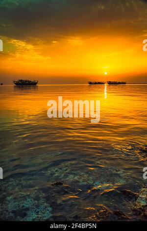 Beautiful morning sunrise view at Dammam Corniche -Saudi Arabia Stock ...