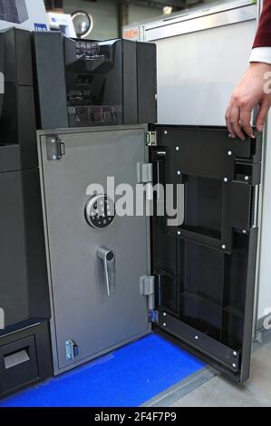 Cash recycler, door and safe Stock Photo - Alamy
