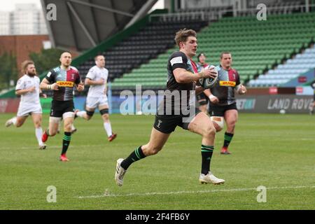 Luke Northmore of Harlequins scores a try during the Gallagher ...