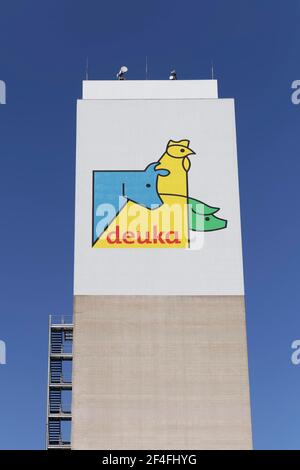 Logo Deuka animal feed at a silo, drawn figures cattle, chicken, pig ...
