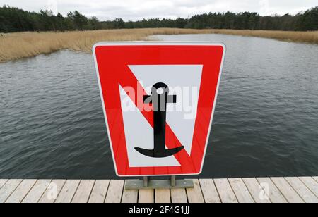 Prohibition sign Anchoring prohibited Stock Photo - Alamy