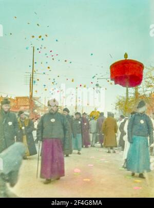 People wearing hanfu participate in the 3rd Lily Han Culture Festival ...