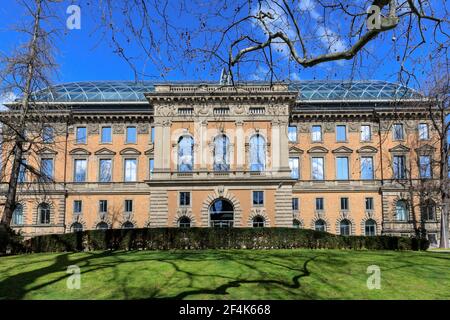 Kunsthalle K21 art museum at Ständehaus, front exterior with park ...