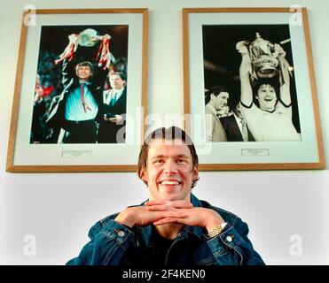 STUART TAYLOR ARSENAL GOAL KEEPER AT THEIR TRAINING GROUND AT LONDON ...