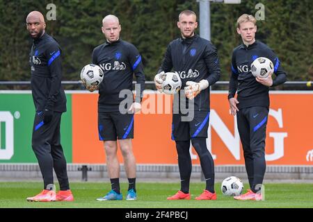 ZEIST - Frenkie de Jong (L) and Ryan Gravenberch during the Dutch ...