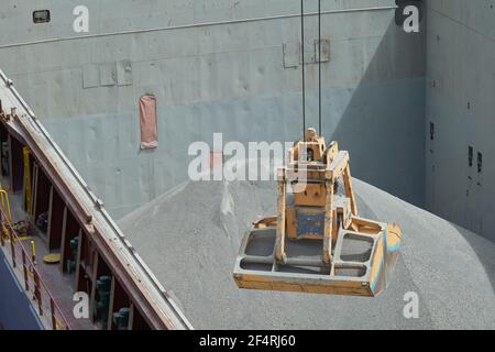 Loading and dischargind operation of bulk cargo bauxite on bulk carrier ship using grab bucket ...