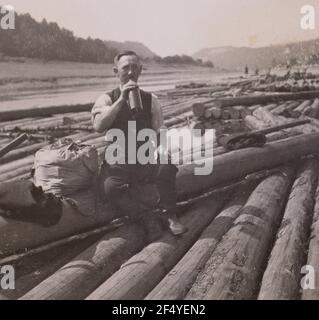 Floating raft. Rafter at the meal Stock Photo - Alamy