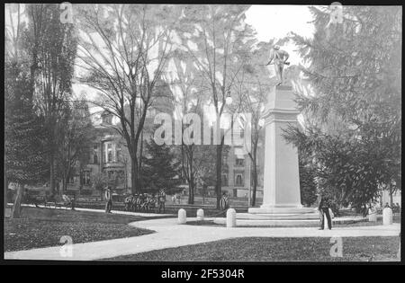 Portland, Oregon. Soldiers Monument and County Courthouse Stock Photo ...