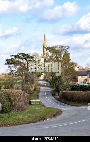 Northamptonshire countryside, England. Road with spring flowers Stock ...