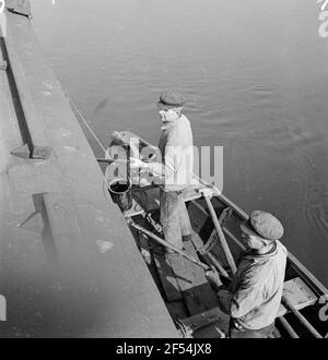 Two ships tar particles of a towbar Stock Photo - Alamy