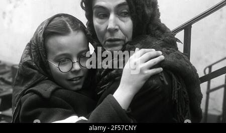 USA. Miri Fabian, Anna Mucha, and Adam Siemion in a scene the (C ...