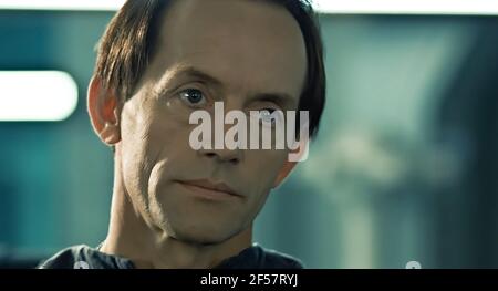 LANCE HENRIKSEN in ALIENS (1986), directed by JAMES CAMERON. Credit ...