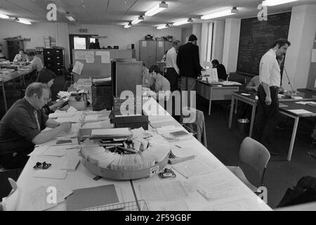 Police incident room 1977 Stock Photo - Alamy