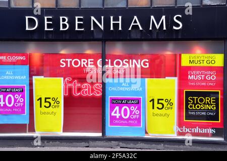 Store closing posters in the window of the Woolworths store in Redditch ...