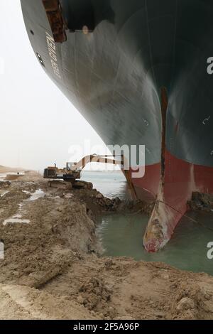 210325 -- CAIRO, March 25, 2021 -- Photo taken on March 25, 2021 shows ...