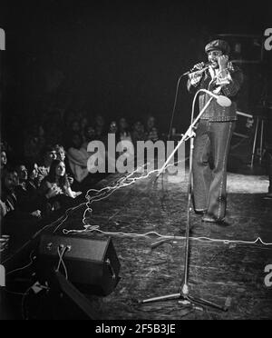 Royce Jones of Steely Dan live in Los Angeles July 1974 (Photo Gijsbert ...