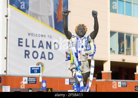 Billy Bremner bronze statue on Bremner square outside Leeds United ...