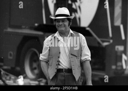 David Jason/Pop Larkin on the set of Darling Buds of May in 1991 Stock ...