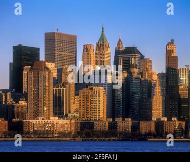 2002 HISTORICAL DOWNTOWN SKYLINE MANHATTAN NEW YORK CITY USA Stock ...