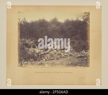 American Civil War: The slaughter pen at Gettysburg, dead soldiers in ...