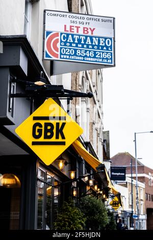 'Shop To Let' sign on city street Stock Photo - Alamy