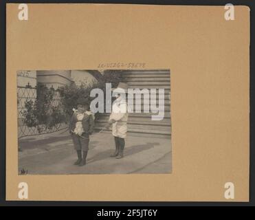 Quentin Roosevelt and Roswell Pinckney at play Stock Photo - Alamy