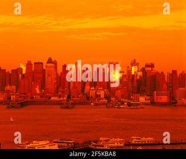 2003 HISTORICAL MIDTOWN SKYLINE MANHATTAN NEW YORK CITY USA Stock Photo ...