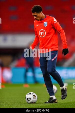 Jude Bellingham of England warms up prior to the FIFA World Cup Group L ...