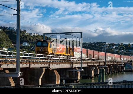 A DL-class diesel-electric locomotive operated by KiwiRail on public ...