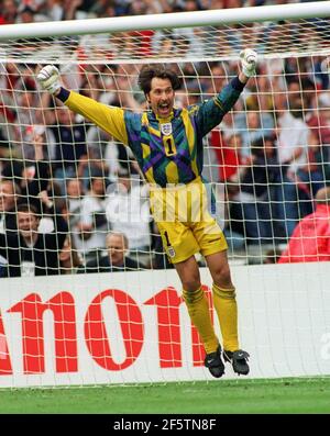 DAVID SEAMAN football England and goalkeeper for Arsenal and the ...