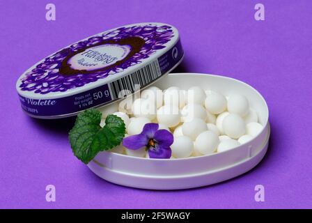 Violet pastilles, violet-flavoured pastilles, box, sweets Stock Photo ...