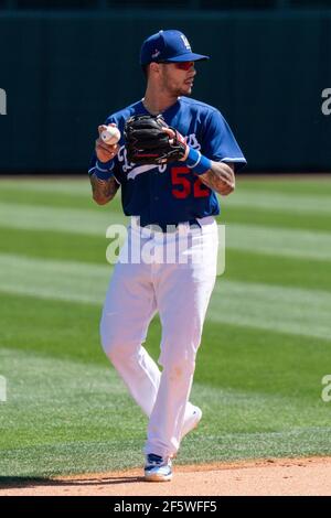 Chicago White Sox shortstop Jacob Amaya (8) catches a ball hit by ...