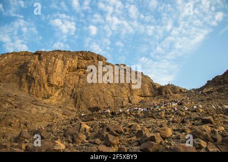 Place of first revelation to Prophet Muhammad. Muslim pilgrims climb ...