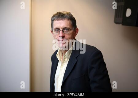 Simon Calder photograph by David Sandison Stock Photo - Alamy