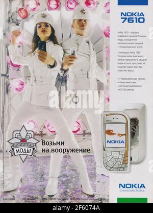 NOKIA Connecting People advert in a magazine 1999 Stock Photo - Alamy