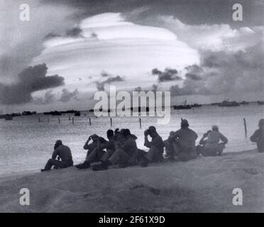 ENIWETOK ATOLL ATOMIC BOMB TEST - OPERATION IVY-MIKE 1952. Photo US ...