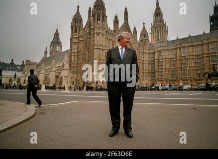 SIMON CARR NEW COLUMNIST FOR THE INDEPENDENT JUNE 2000 OUTSIDE THE ...