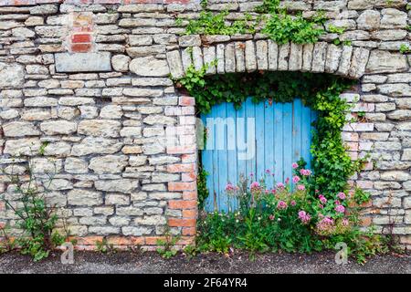 Wall at Frome railway station, Frome, Somerset Stock Photo - Alamy