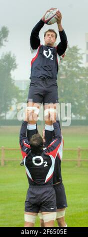 ENGLAND RUGBY TEAM TRAINING AT LOUGHBROUGH UNI. ALEX BROWN 6/10/2005 ...