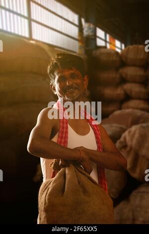 A FARMER WITH HIS PRODUCE AT A MANDI OR WHOLESALE MARKET Stock Photo ...