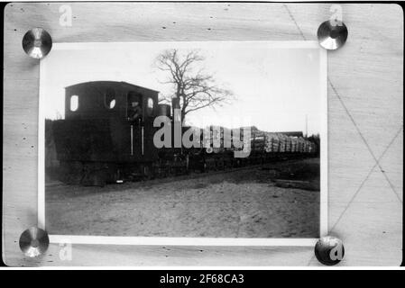 Steam locomotive with timber cars Stock Photo - Alamy