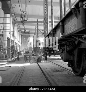 Operating workshop for freight wagons Stock Photo - Alamy