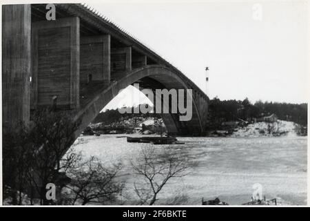 Construction of Tranebergs Bridge. The bridge stretches over the ...