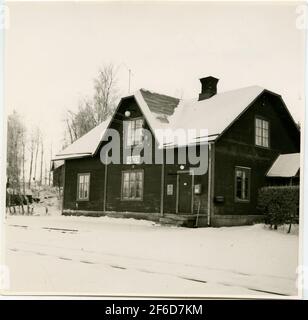 Stop built in 1895. One -storey station house in wood, built at angle ...