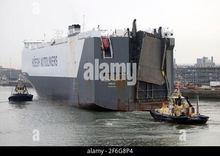 Tug,Svitzer Harty,Rochester,Hoegh Tracer,Oslo,Car,carrier,towing ...