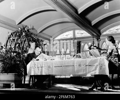 CITIZEN KANE, Orson Welles, Ruth Warrick, 1941, at the breakfast table ...