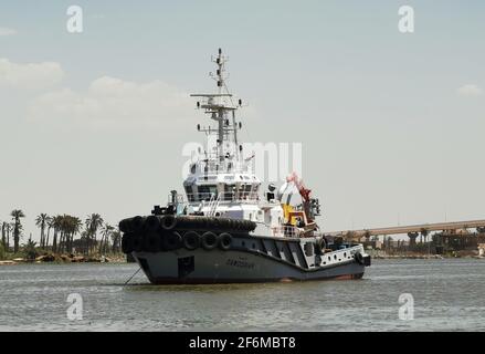 basra, Iraq - april 27, 2018: photo of boat in the river in basra city ...