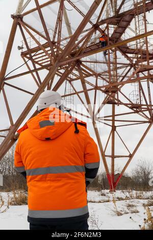 technician working at signal tower Stock Photo - Alamy