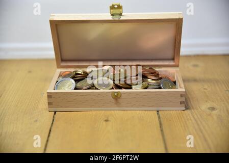coins in a small wodden treasure chest on the floor Stock Photo - Alamy