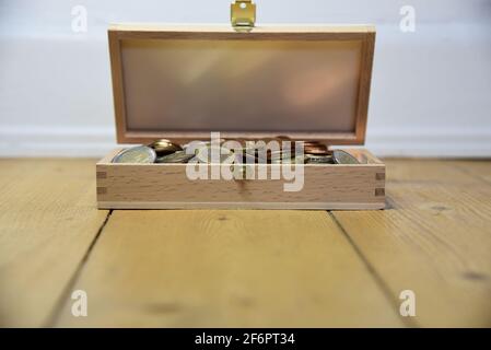 coins in a small wodden treasure chest on the floor Stock Photo - Alamy